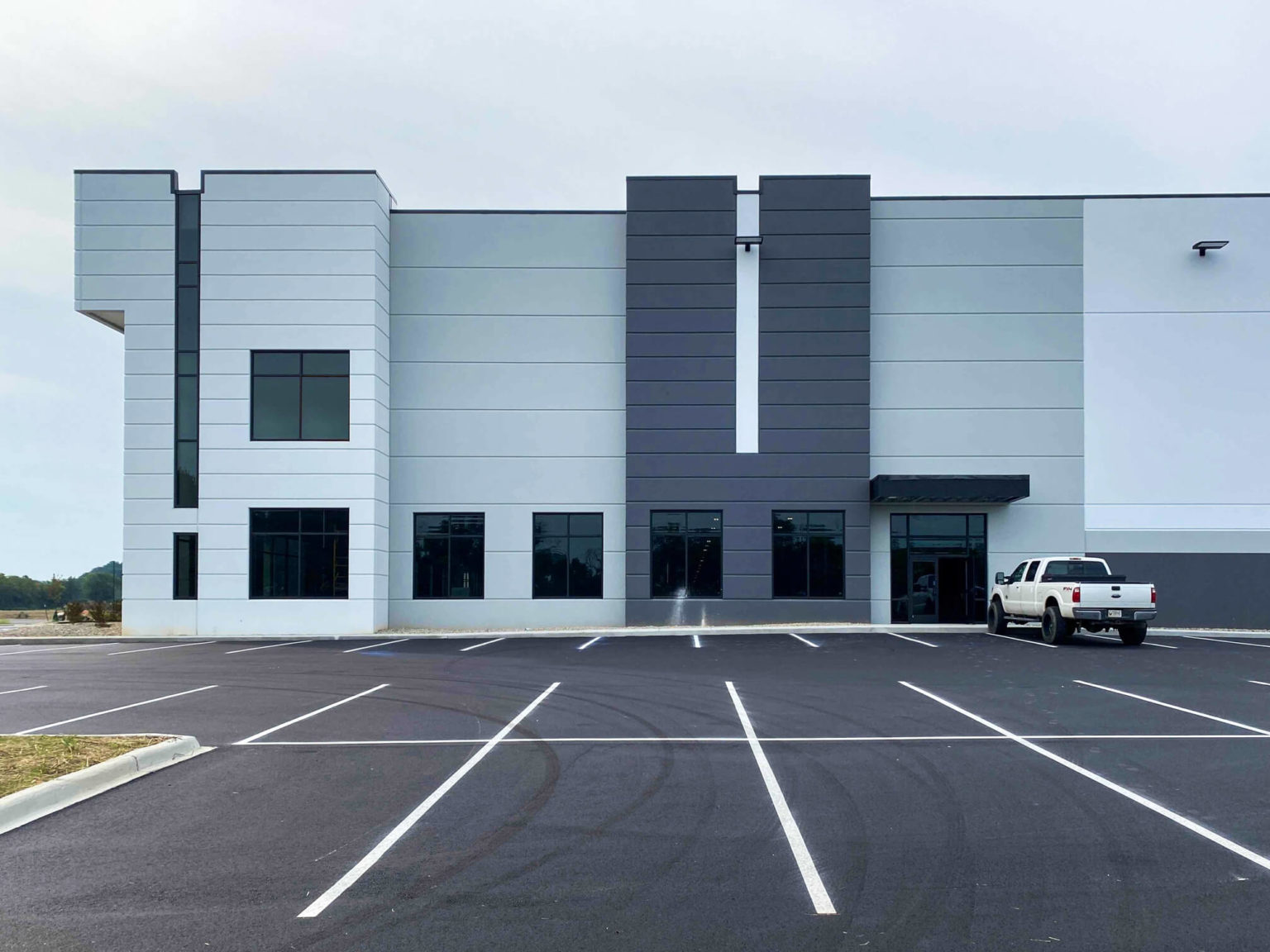 Bourbon 1 Logistics Center - Kajima Building & Design Group Inc.